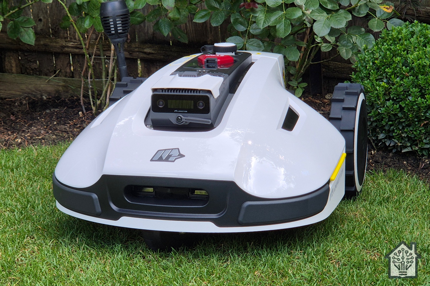 Mammotion Yuka 1500 review : Redefining robotic mowing - Smart Home Critic - Smart home and ...